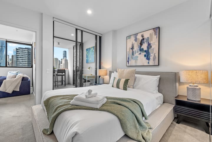 Perfect South Bank Apt W/ City Views, Study & Park - Windsor, Australia
