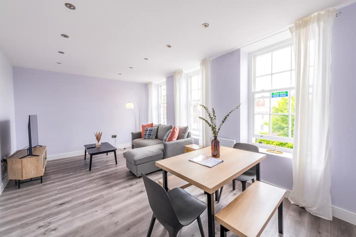 Luxury Morris Mews Apartment | Central | 7 Guests - Didcot