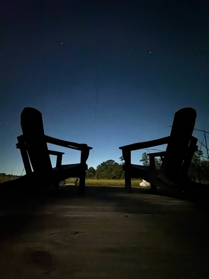 Relaxing Fall Getaway Cottage Close To Beaches - Hollywood, SC