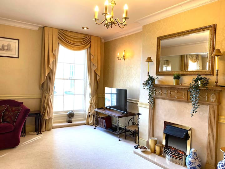 Central Apartment In Former Coaching Inn With Lift - Monmouth