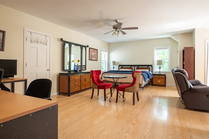 500 Sq Suite W/private Bath - Chelmsford, MA
