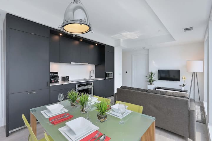 Premium 2 Bed/2 Bath Furnished Condo-the Well - Toronto