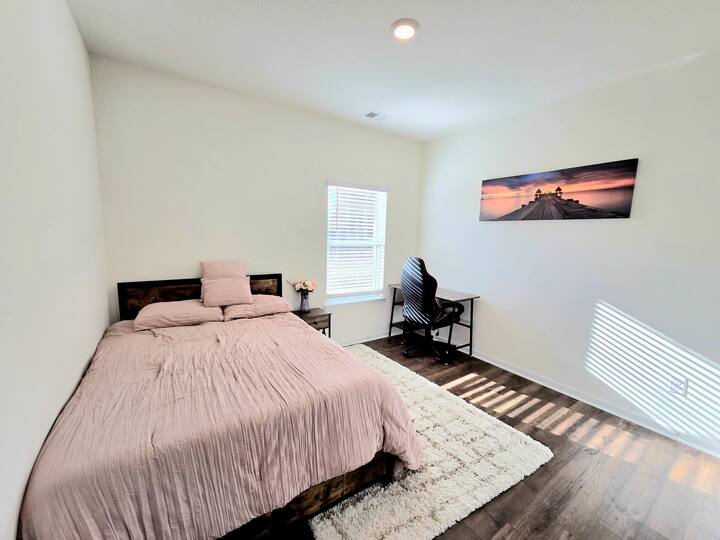 Comfortable Room With Private Bath - Oak Ridge, TN