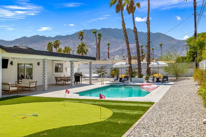 Ultimate Outdoor Oasis: Tv Mini Golf Pool &Hot Tub - Palm Springs, CA
