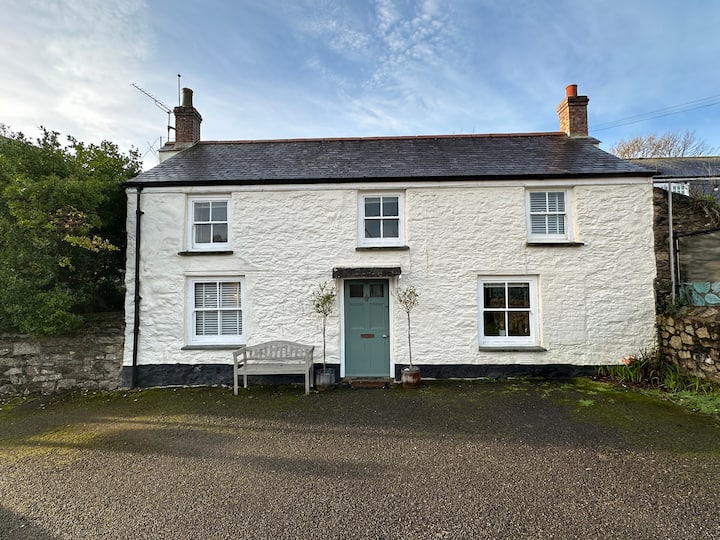 Charming Seaside Cottage - Fowey