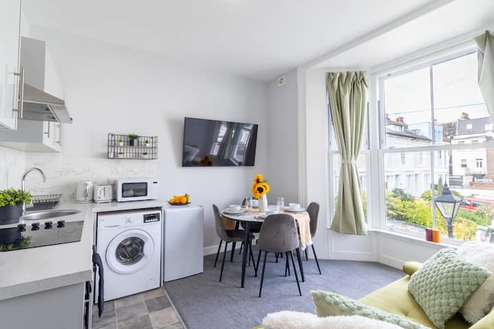 Open Mind Property - Cosy Apartment With 2 Beds - Portsmouth