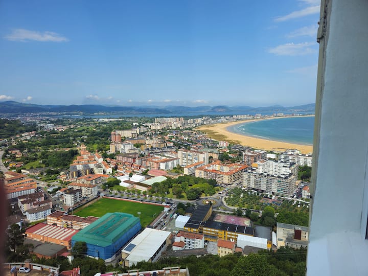 La Torre, Vistas A La Bahía. - Liendo