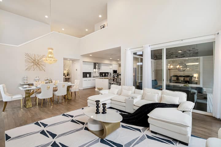 Sophisticated Villa: No Details Forgotten, 10 Star - Kent, WA