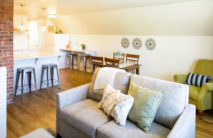 Cozy Luxury Loft Nestled On Quiet South Hill - Spokane, WA