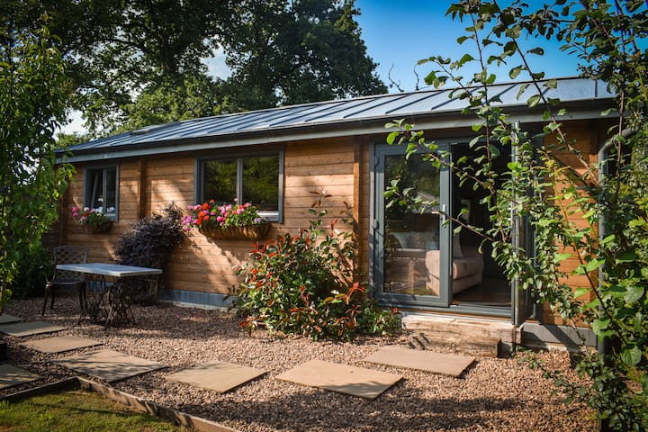 Lakeside Lodge, Wood-fired Hot Tub, Fishing - Devon