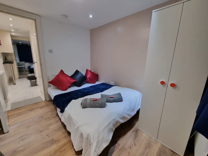 2 Bed | Heathrow| London| Free Parking| Fast Wifi - Hounslow