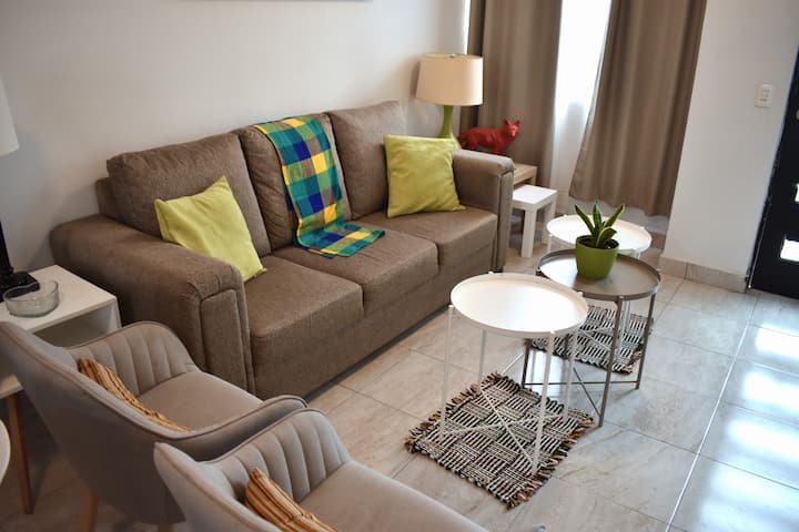 Acogedora Y Cómoda Casa En Monterrey Poniente - Monterrey