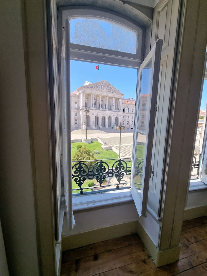 Minimalist 9bed Oasis Parliament - Lissabon