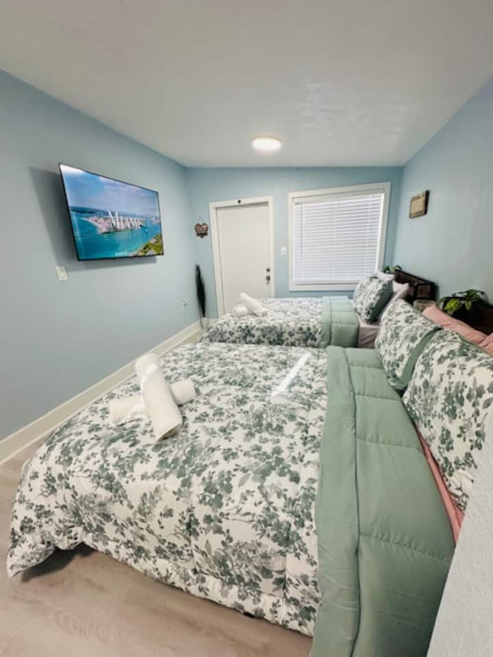 Studio 2beds Walk To Loan Depot Park - Miami, FL