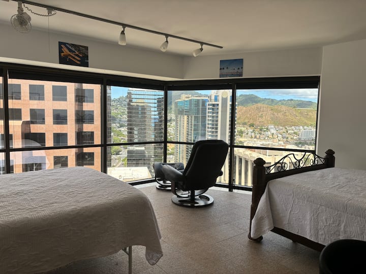 1br High Floor Views W/ Parking - Kaneohe