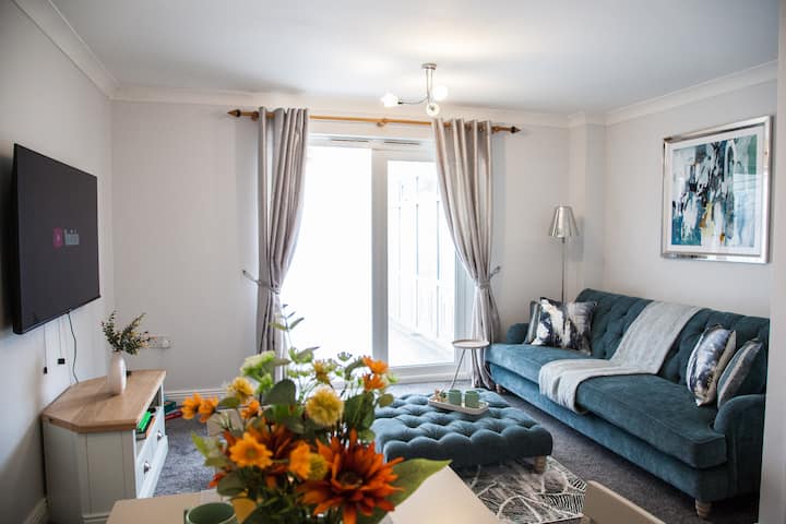 Esongrace Stays - Stylish Quaint Three Bed Home - Stoke-on-Trent