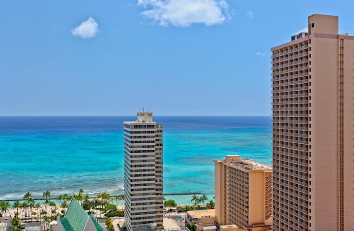 Waikiki Banyan Hotel/19th Ocean View Free Parking - Honolulu, HI