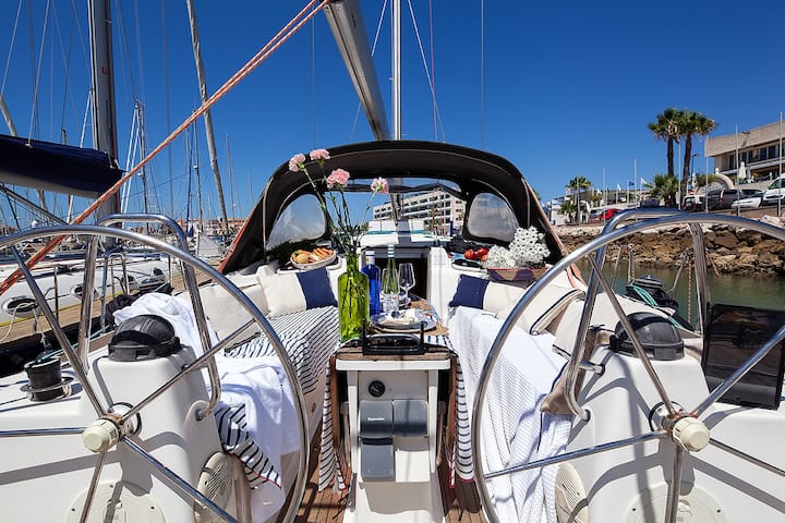 Espectacular Velero En Puerto Sherry - Cádiz