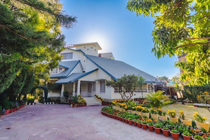 Vintage British Villa W/ Chef & Bbq - Dehradun