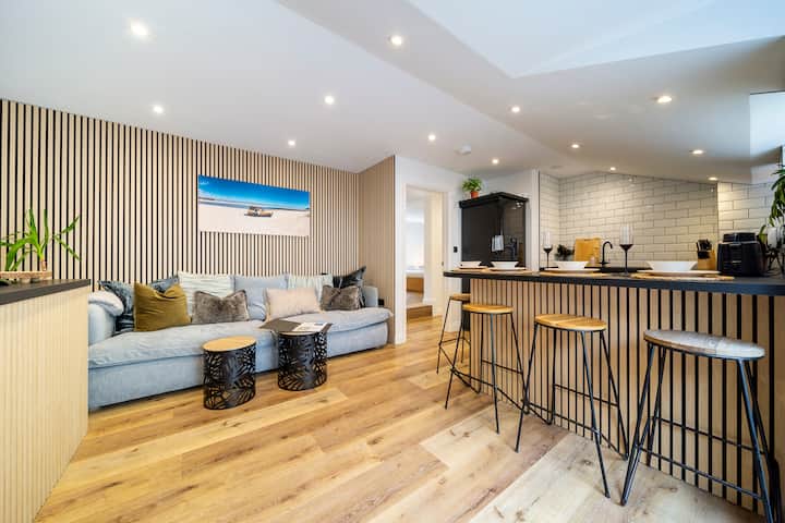 Stylish Central St Agnes Flat-walk To Pubs + Beach - St Agnes