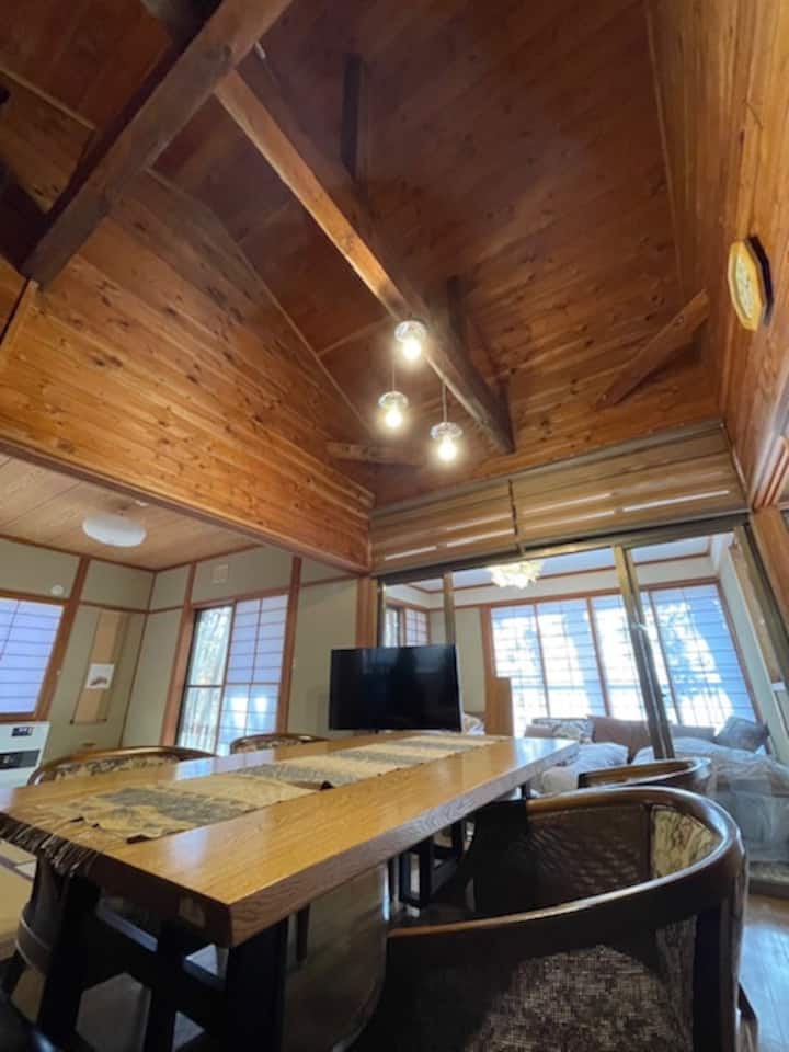 軽井沢佐久／森の中の山小屋風一棟貸し別荘／仲間と一緒に焚き火＋Bbqと星空を満喫 - Saku