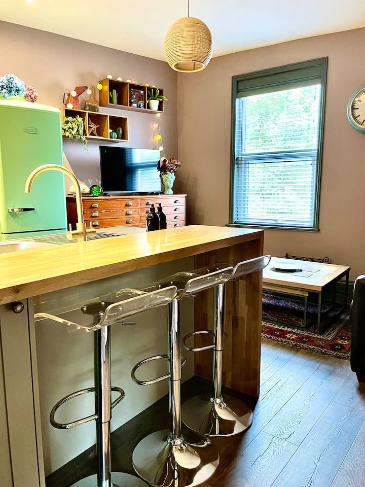 Sleeps 5: Lovely 3 Bedroom Apartment - Bristol
