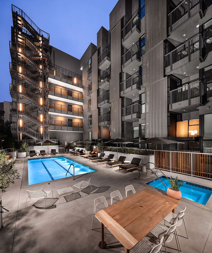 [Pool/jacuzzi/gym]penthouse 3 Queen Bds/2 Bths - West Hollywood, CA