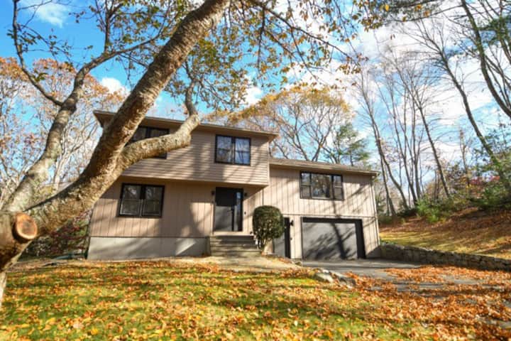 New! 5* Coastal Farmhouse - Moments To Watch Hill! - Westerly, RI
