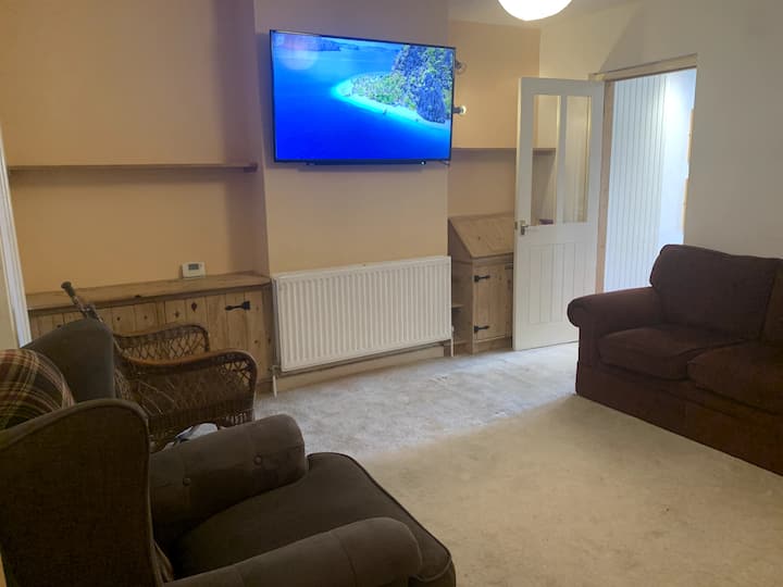 Modern 4-bed House | Free Parking & Smart Tv - Bath