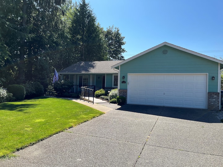 Cul-de-sac Retreat - Everett, WA