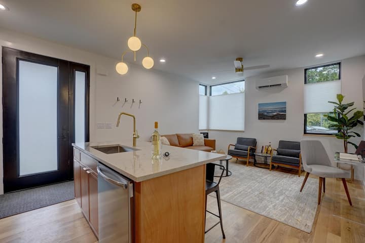 Parks & Dining, Greenway, Conventionctr 1m, Petsok - Raleigh, NC