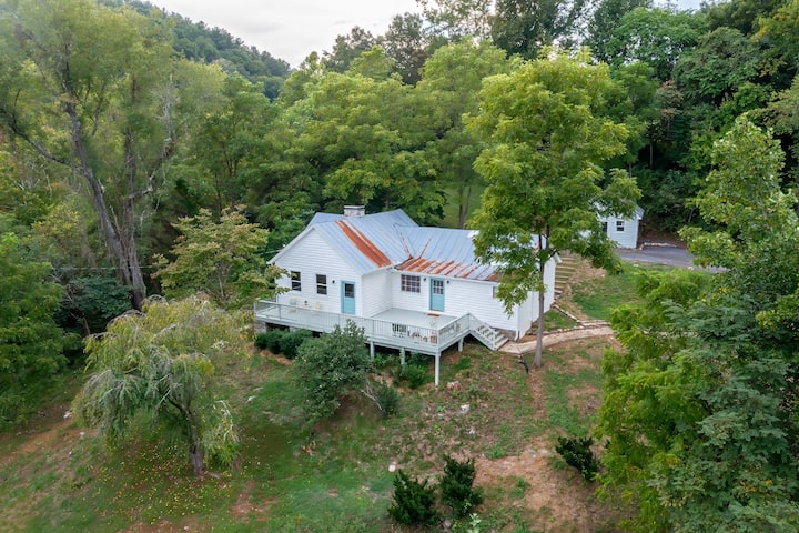 The Perch- Whimsical Cottage Near Lovely Lexington - Virginia Safari Park, Natural Bridge