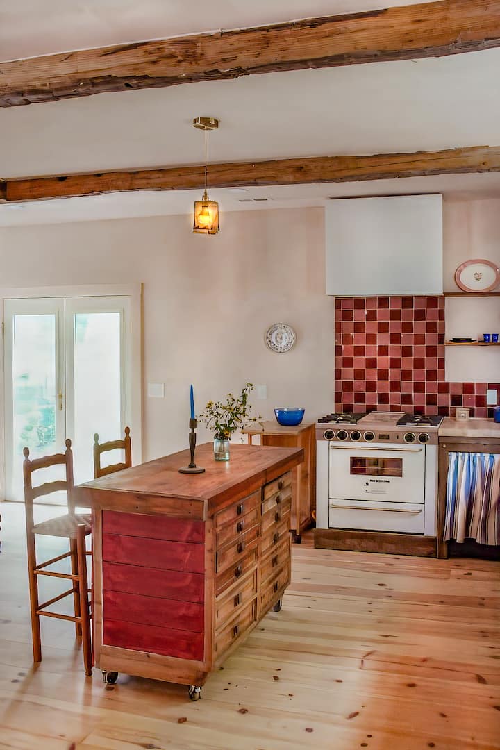 The Perch- Whimsical Cottage Near Lovely Lexington - Virginia Safari Park, Natural Bridge