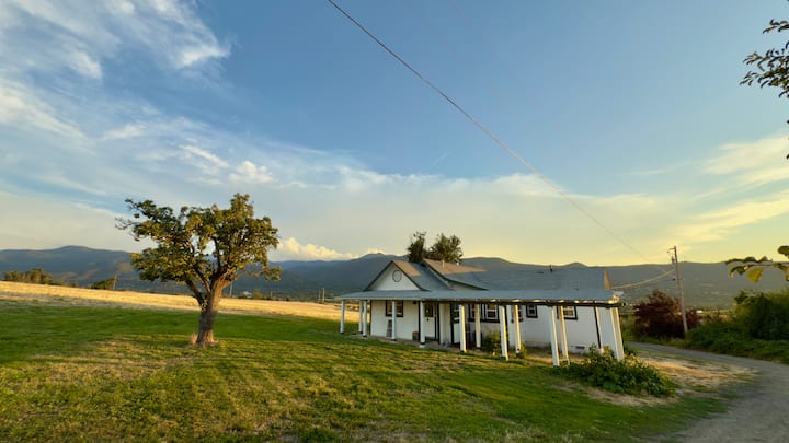 Aloha Farmhouse - Ashland, OR