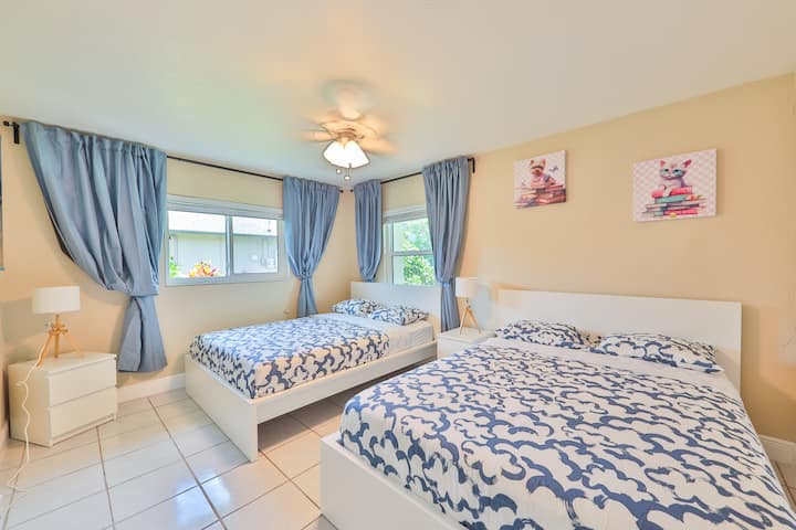 Coastal Heaven Villa | Waterfront Retreat With Pri - Cape Coral, FL