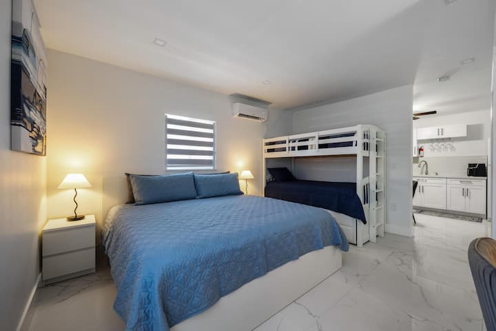 Cozy Apartment With A Luxury King Bed - Miami Gardens, FL