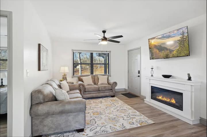 Cozy Haven
Duplex Unit 2 - Sevierville, TN