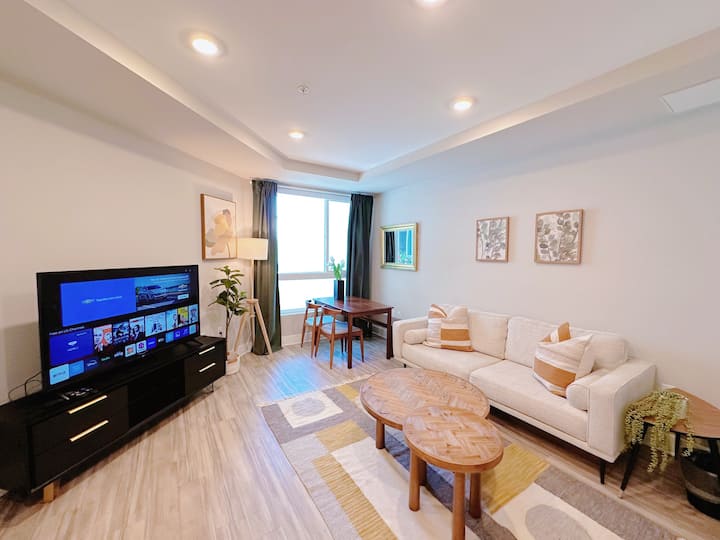 Irvine Studio｜king Bed Concrete Floor - Irvine, CA