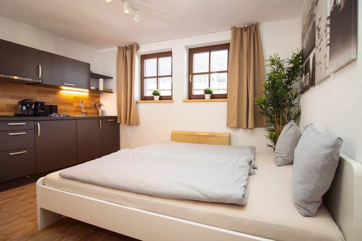 Studio 12 - Zams