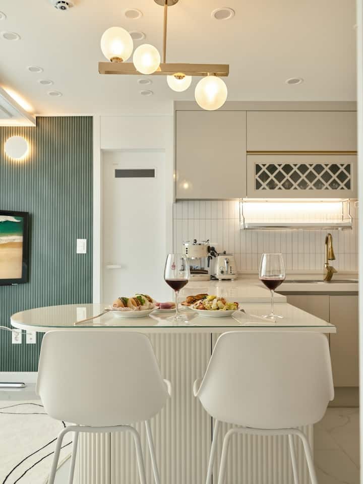 갬성Bar하우스#신축#반려견가능#까치산역4분#고척돔#주차가능#엘리베이터#김포공항#홍대 - Bucheon-si