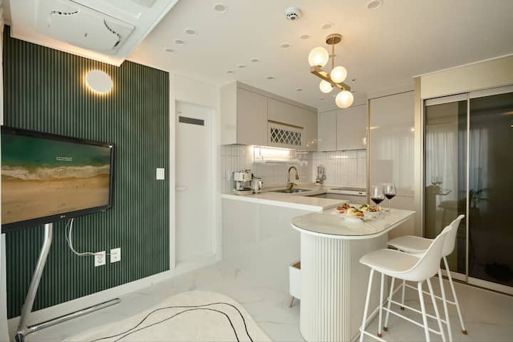 갬성Bar하우스#신축#반려견가능#까치산역4분#고척돔#주차가능#엘리베이터#김포공항#홍대 - Bucheon-si