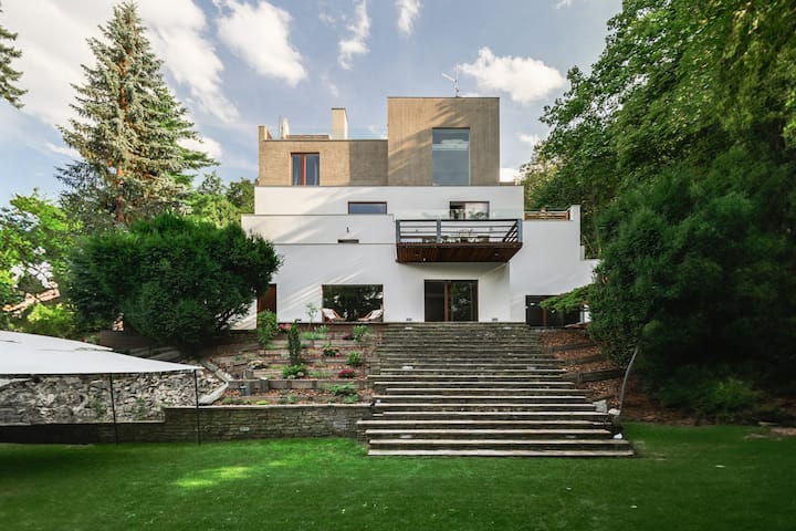 Luxury Hills Villa: Pool,spa,grill,bar, & Parking - Prague