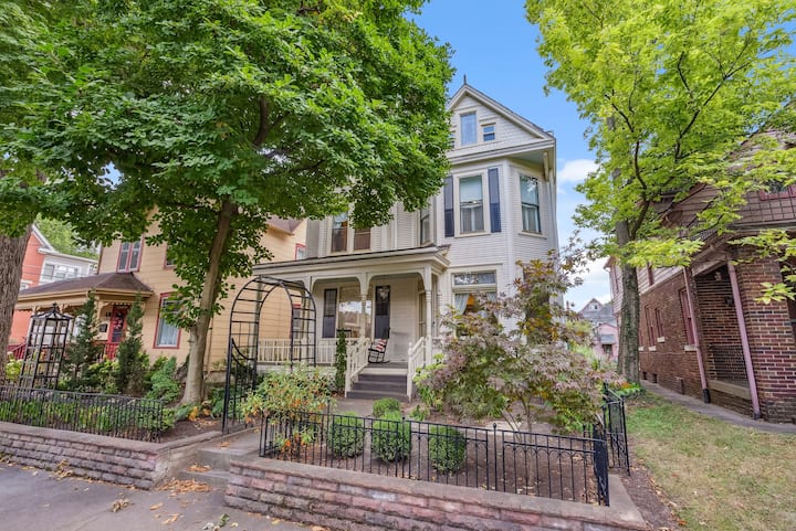 Short North Victorian Oasis 5br W Hot Tub, Peleton - Ohio
