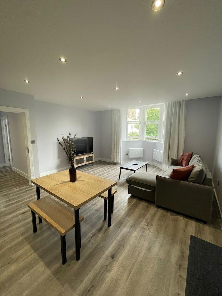Square Apartment | Modern | 6 Guests - Didcot