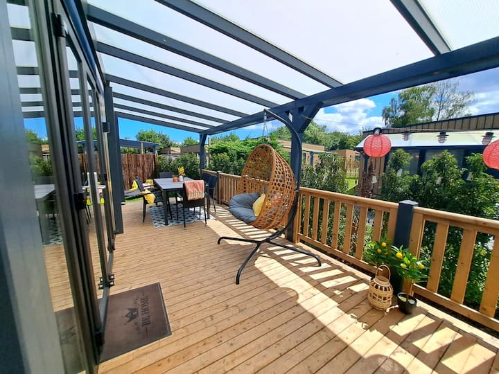 Luxury Chalet With Veranda And Garden , Near Pool - Goes