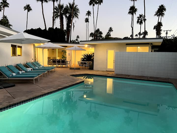 Desert Gold—iconic 60s Estate—piano•hot Tub•views - Palm Springs