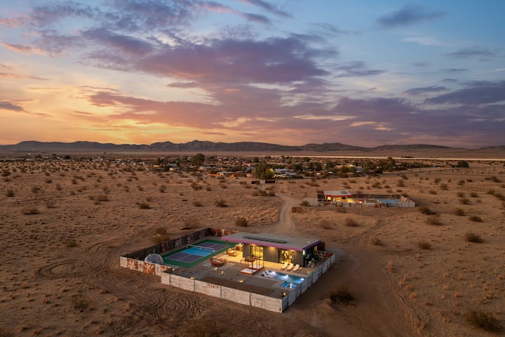 2 Pools, Resort Amenities, Jacuzzi, Pickleball - Joshua Tree, CA