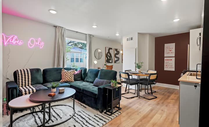 1 King Suite W/parking I Deep Ellum + Baylor Med - Dallas, TX