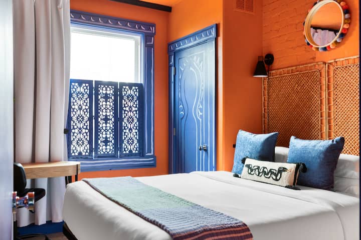 Moroccan Retreat | Off-street Parking | Vibrant - Pittsburgh