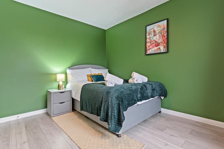 3  Bedroom House, Contractors,relocation In Dover - Dover